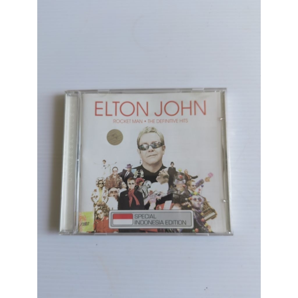 Jual Cd elton john rocket man the definitive hits | Shopee Indonesia