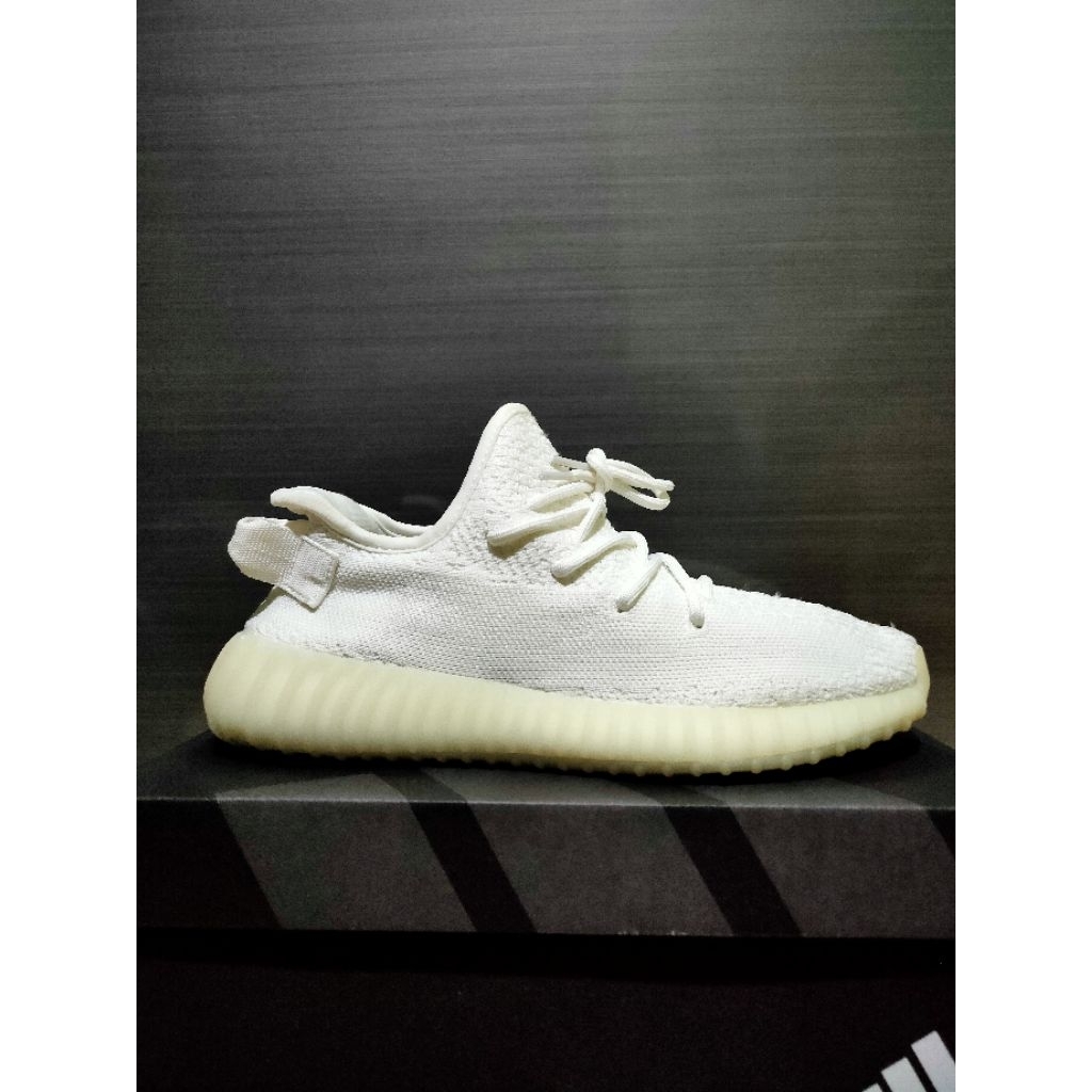 Jual Sepatu Casual Running Yeezy 350 - Full White | Shopee Indonesia