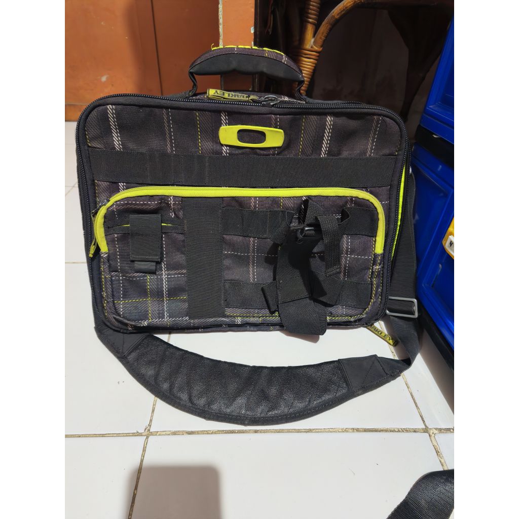 Jual tas selempang laptop merk okley original vintage | Shopee Indonesia