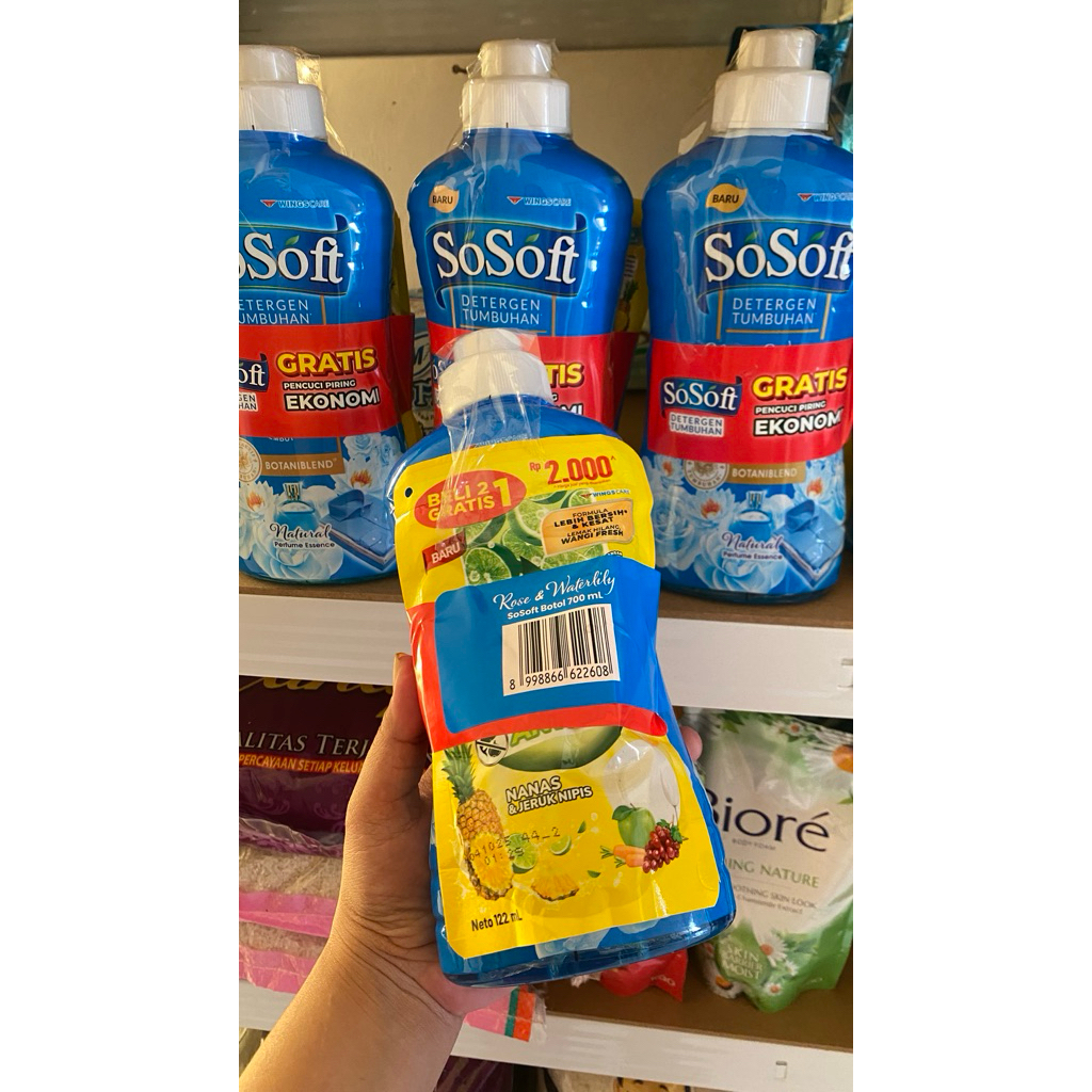 Jual so soft detergen cair 700ml (biru) | Shopee Indonesia