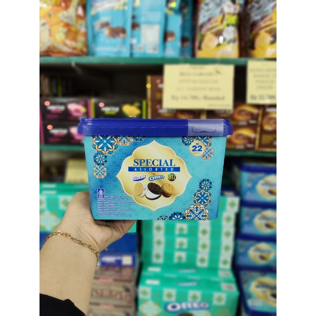 Jual Oreo Biscuits Assorted Festive 243.4g | Shopee Indonesia