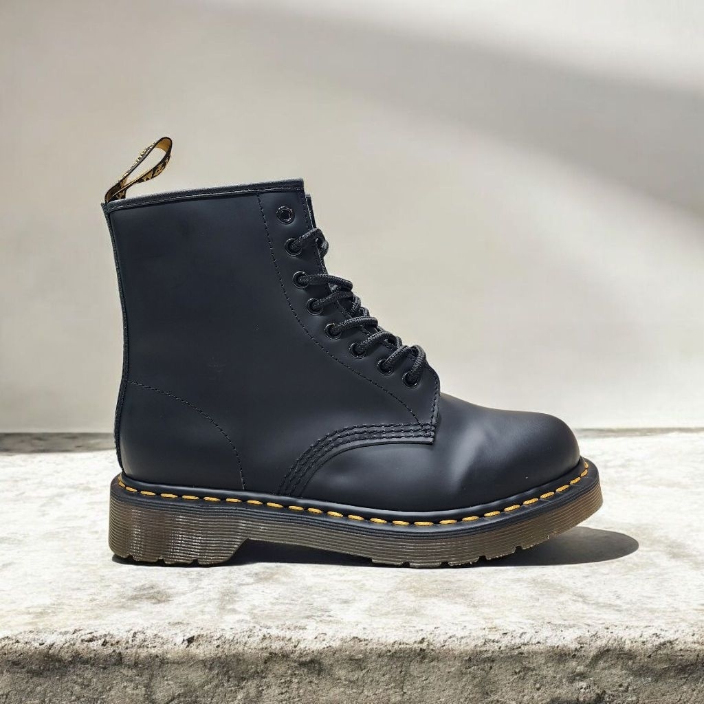 Jual Sepatu Pria Docmar 1460 Boots Black Smooth 8 Hole classic leather ...