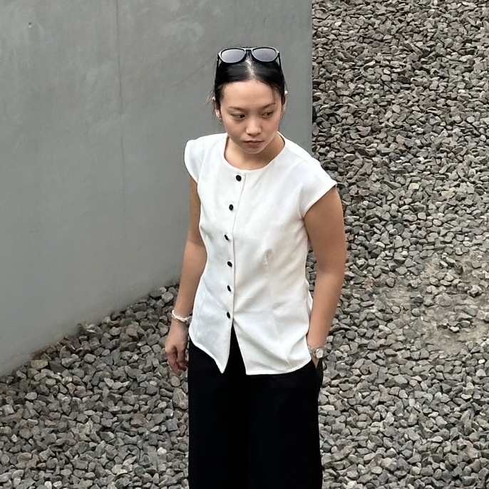 Jual Le Carnelian White Ira Vest | Shopee Indonesia