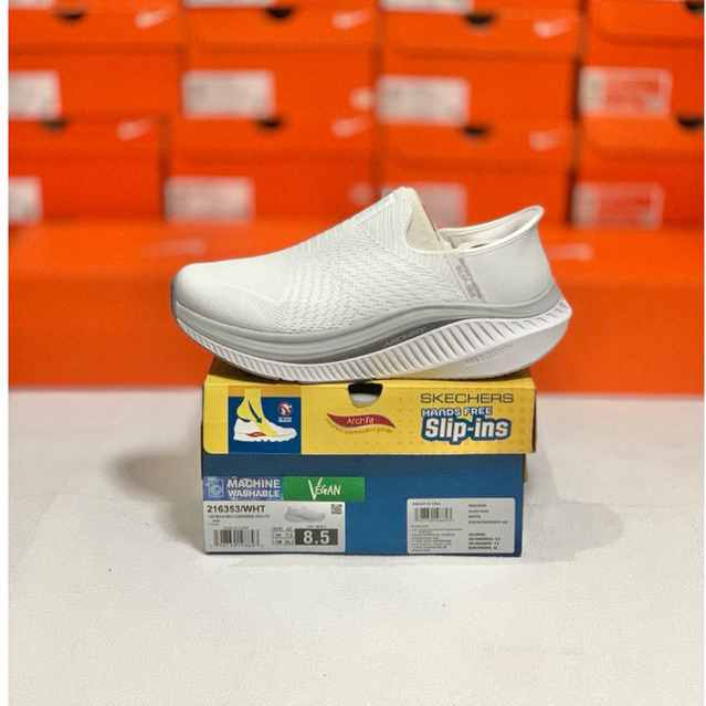 Jual SEPATU PUTIH SLIP ON SKECHERS GO WALK MAX CHUSIONING ARCH FIT ...