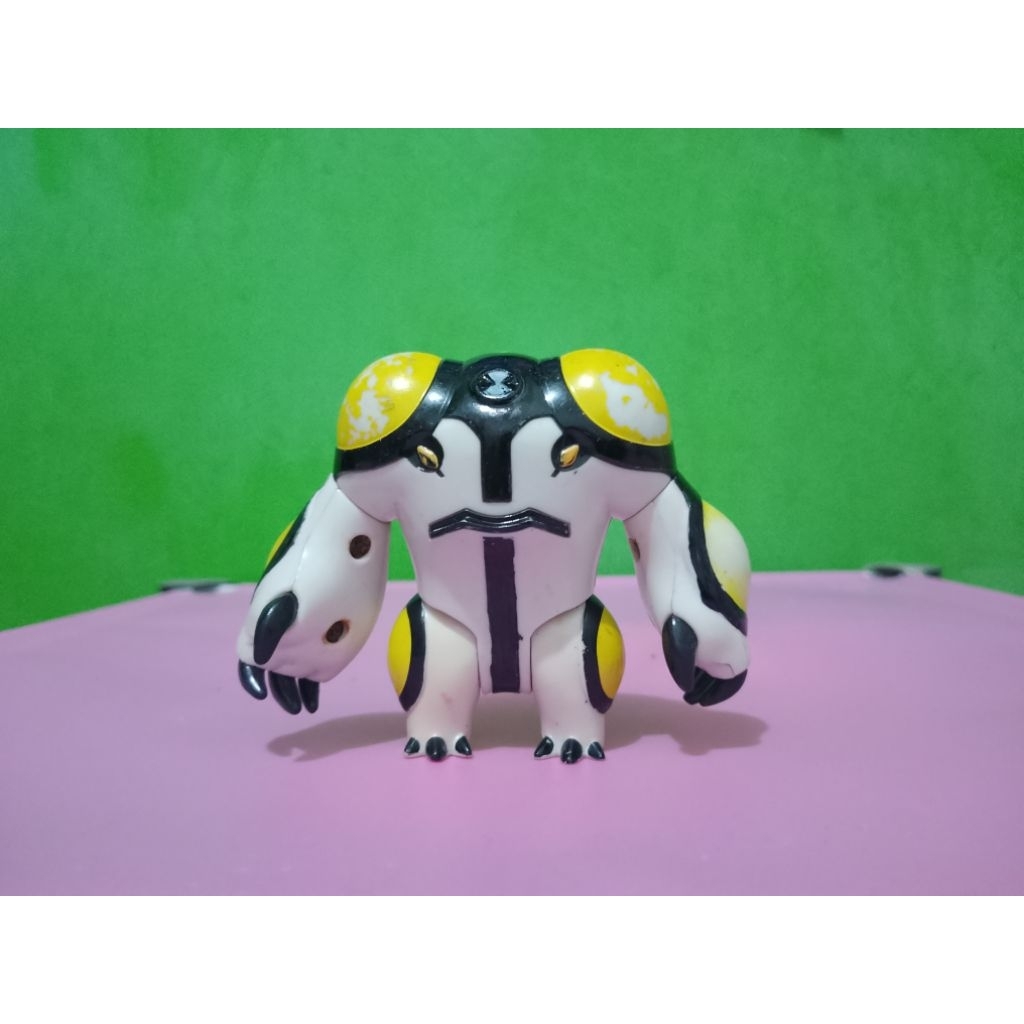 Jual Figure BEN 10 ULTIMATE ALIEN - CANNONBOLT - CN Murah Retro Vintage ...