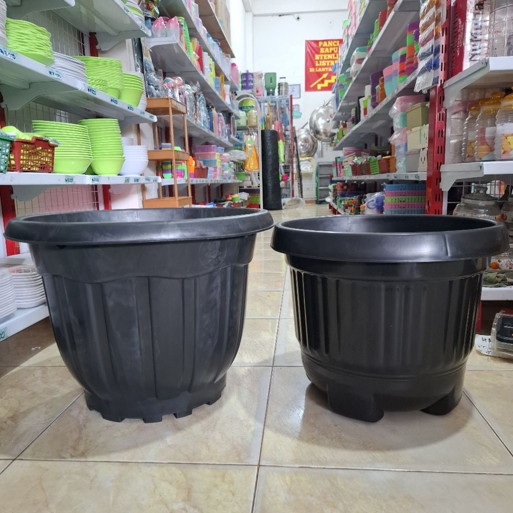 Jual Pot Bunga plastik/Pot tanaman besar/Pot GM no.8 hitam dan no.7c ...