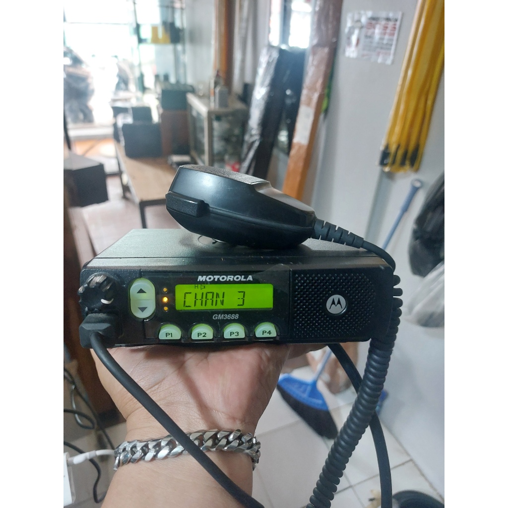 Jual RADIO RIG MOTOROLA GM3688 UHF 350Mhz Asli FREKUENSI UHF LOW BAND ...