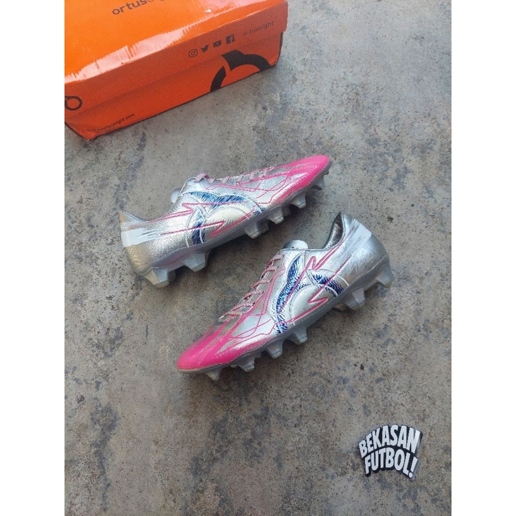Jual Ortuseight Catalyst Legion V5 FG Silver / Pink size 41 second top ...