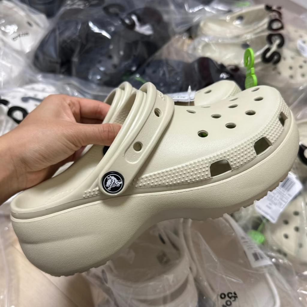 Jual Crocs Sandal Classic Platform Clog Sepatu wanita untuk menambah ...