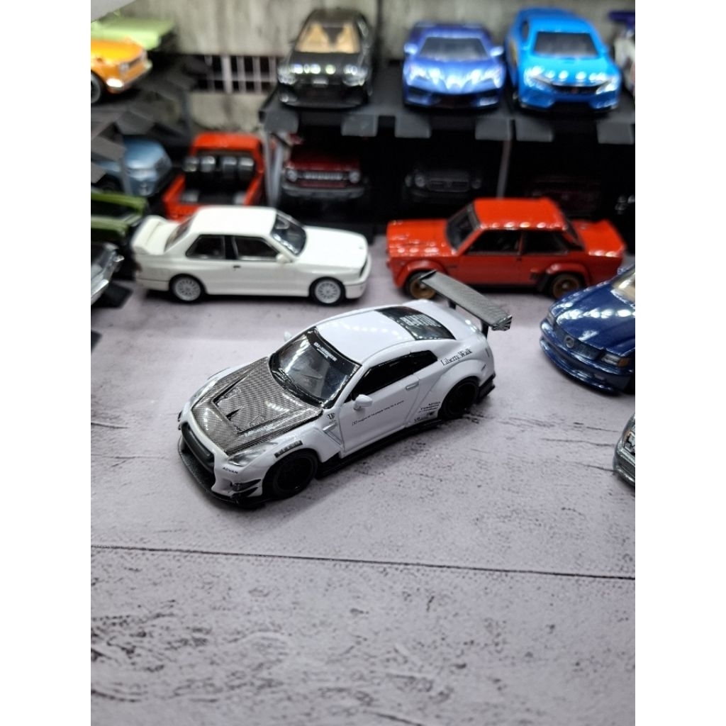 Jual Mini GT No.68 LB Works Nissan GT-R White (Limited Stock) | Shopee ...