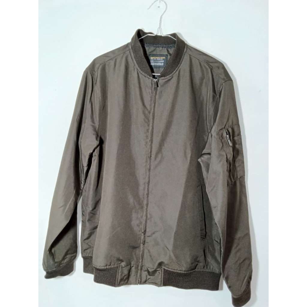 Jual Erigo Bomber Pria (Preloved) | Shopee Indonesia