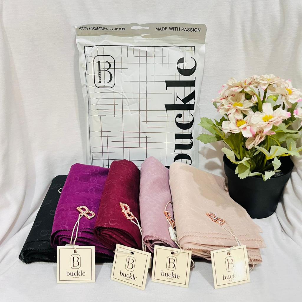 Jual HIJAB SEGI EMPAT BUCKLE SCARVERS EMBOS,FREE POUCH,KERUDUNG SEGI ...