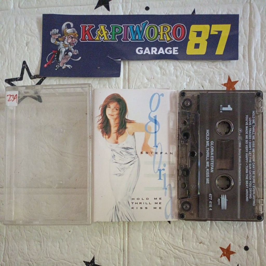 Jual KASET PITA,,,GLORIA ESTEFAN HOLD ME,THRILL ME,KISS ME | Shopee ...