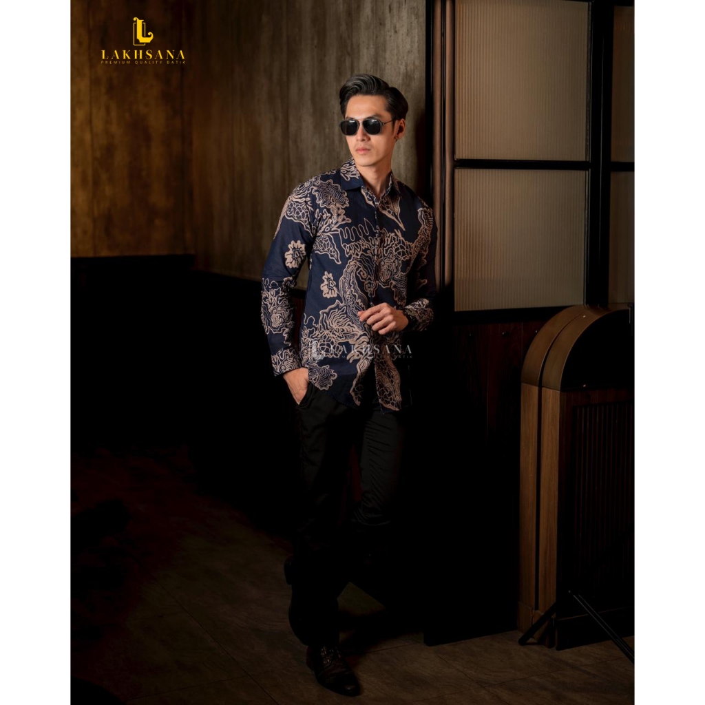 Jual Lakhsana Batik Sastra Navy - Kemeja Batik Premium Slimfit Lengan ...