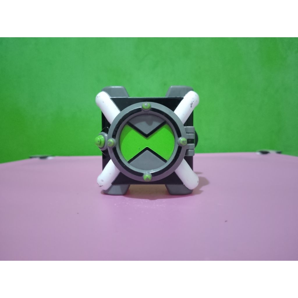 Jual Jam BEN 10 OMNI-ENHANCED OMNITRIX DISC SHOOTER Playmates Murah ...