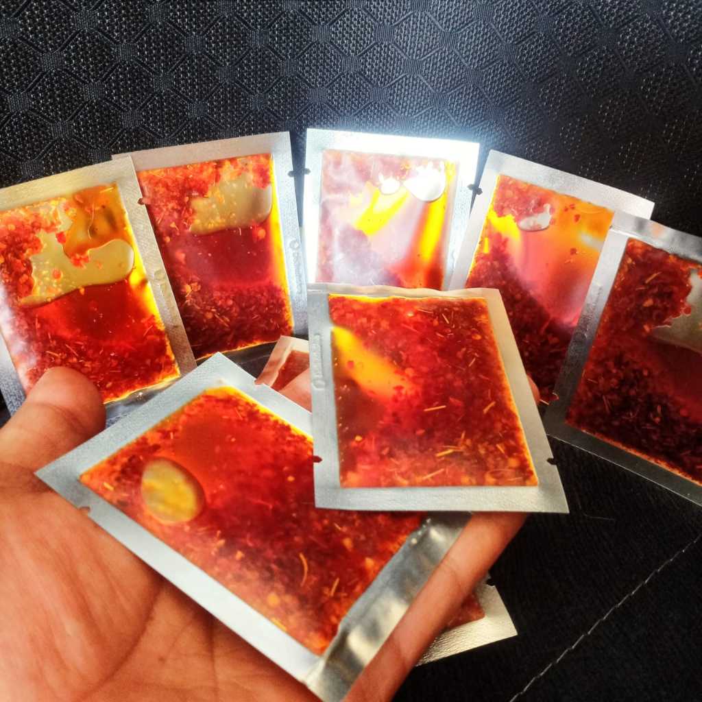 Jual Terlaris Cabe Flakes CHILI OIL Sachet 8gr Lezat Hemat Untuk ...