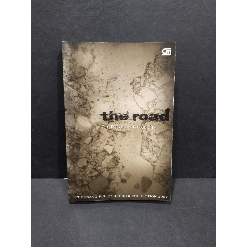 Jual Buku original THE ROAD by Cormac Mccarthy | Shopee Indonesia