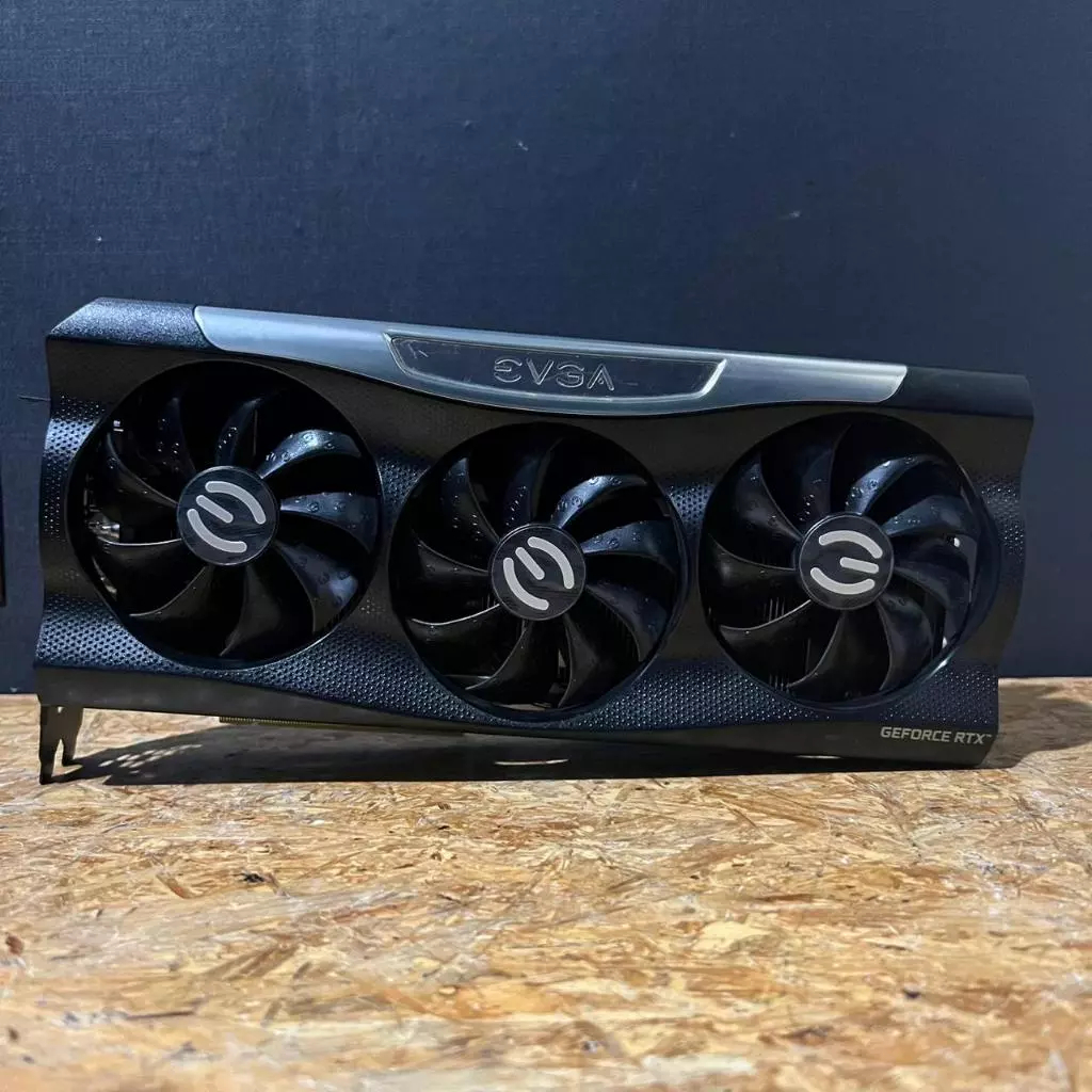 Jual EVGA GeForce RTX 3090 FTW3 ULTRA GAMING 24GB GDDR6X | Shopee Indonesia
