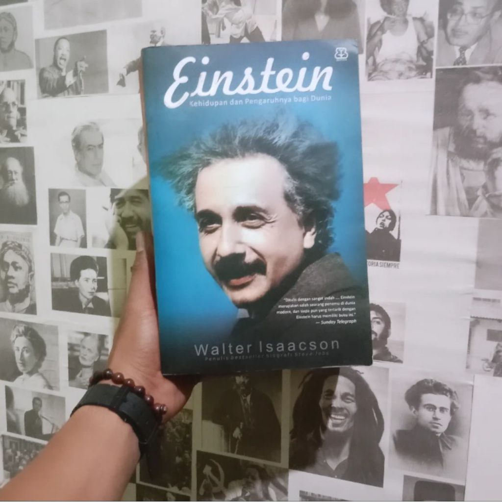 Jual Walter Isaacson Einstein: His Life and Universe | The Innovators ...