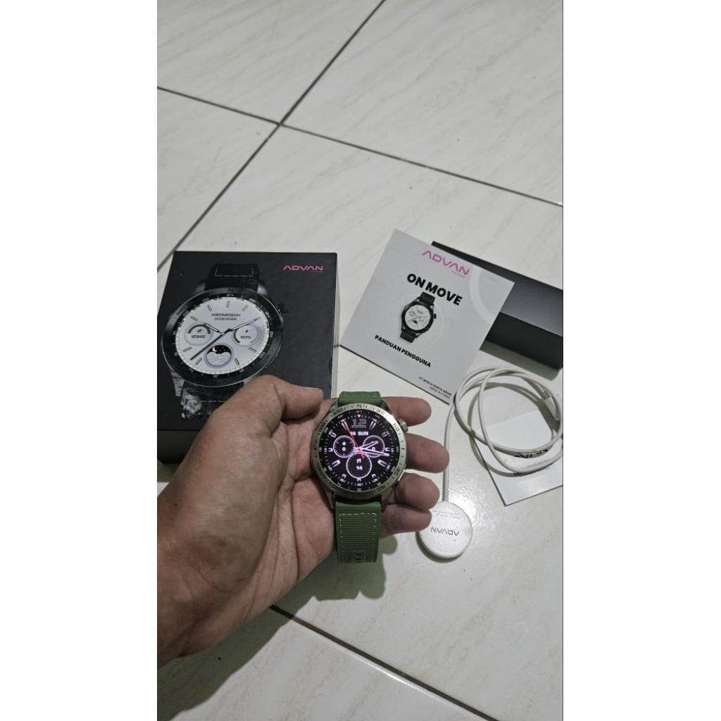 Jual Smartwatch ADVAN ON MOVE GPS full set (second hand) | Shopee Indonesia