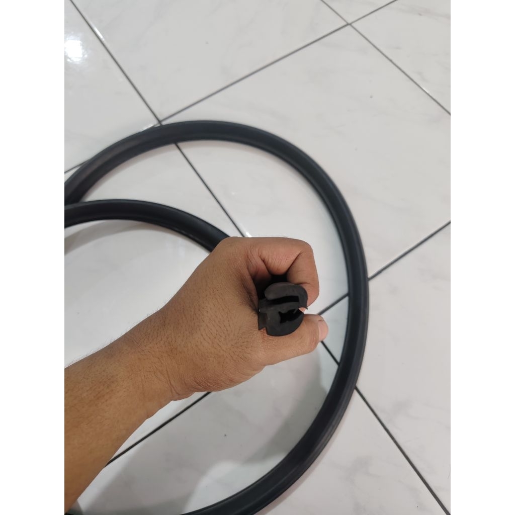 Jual karet kaca s karet panel kaca mobil universal meteran | Shopee ...