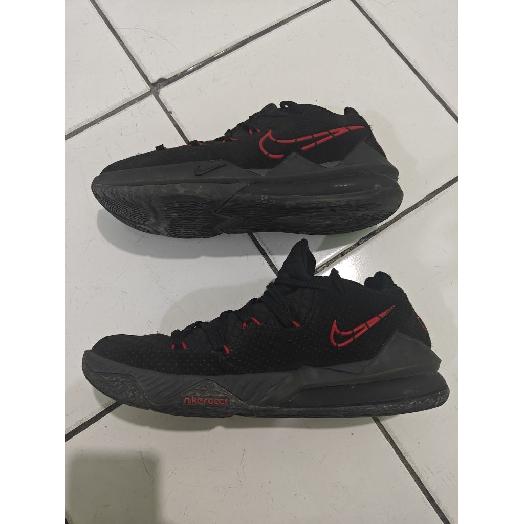 Jual Preloved Sepatu Basket Nike Lebron 17 Low Bred Hitam Merah ...