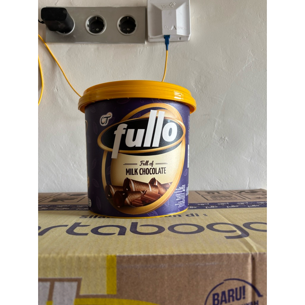Jual Fullo Wafer Roll Milk Chocolate Jar 200gr / kaleng / toples - DUS ...