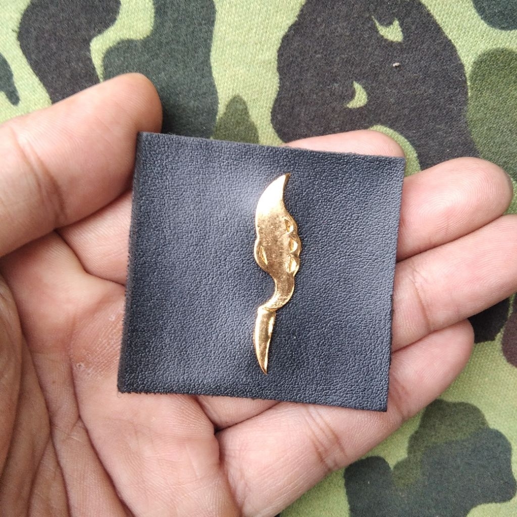 Jual pin baret tentara jadul emblem baret kujang siliwangi pin baret ...