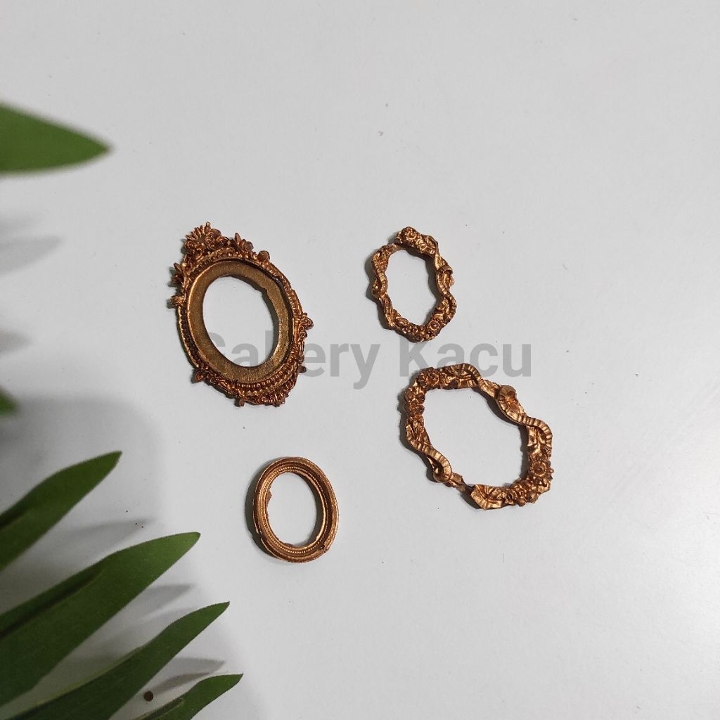 Jual 1 set Frame Vintage Oval Mahkota Properti Foto Aestethic / Bingkai ...