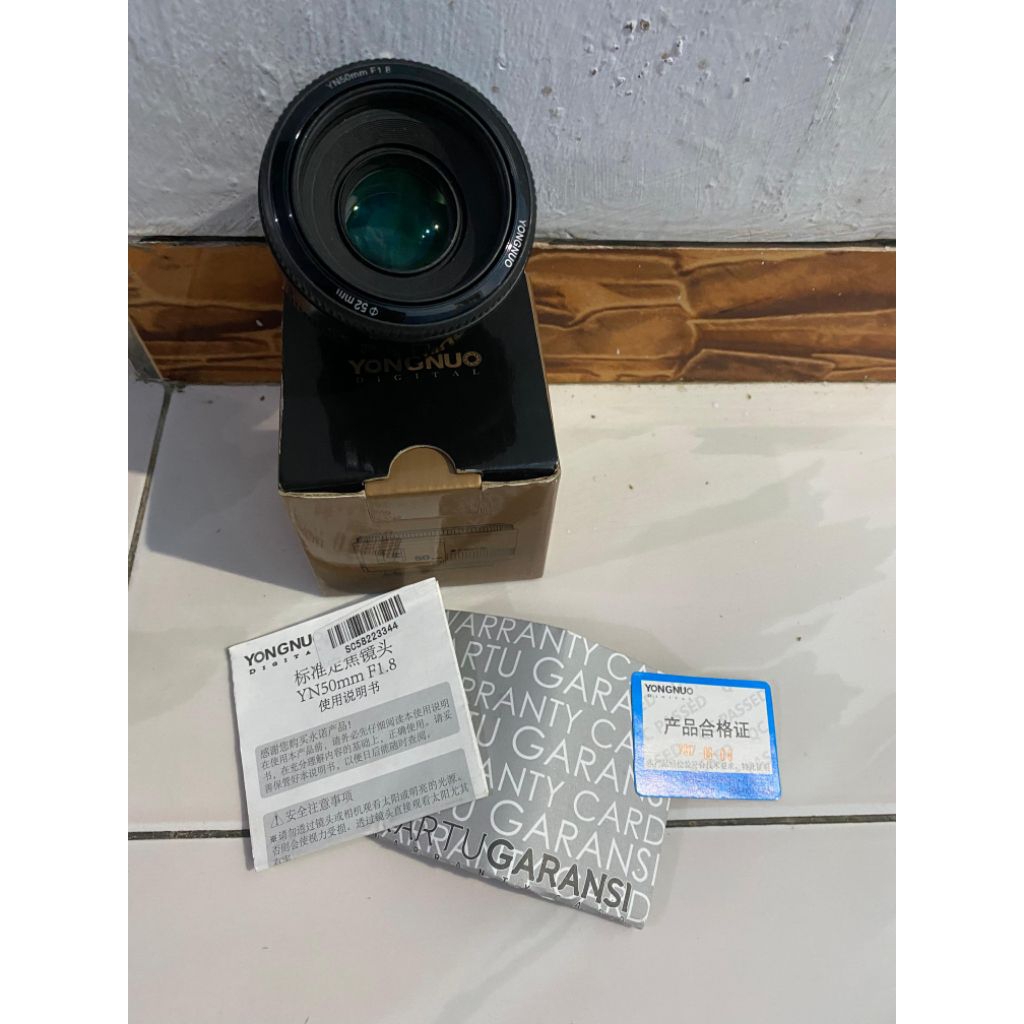 Jual Lensa Fix merk Yongnuo 50mm f/1.8 rusak sesuai foto | Shopee Indonesia