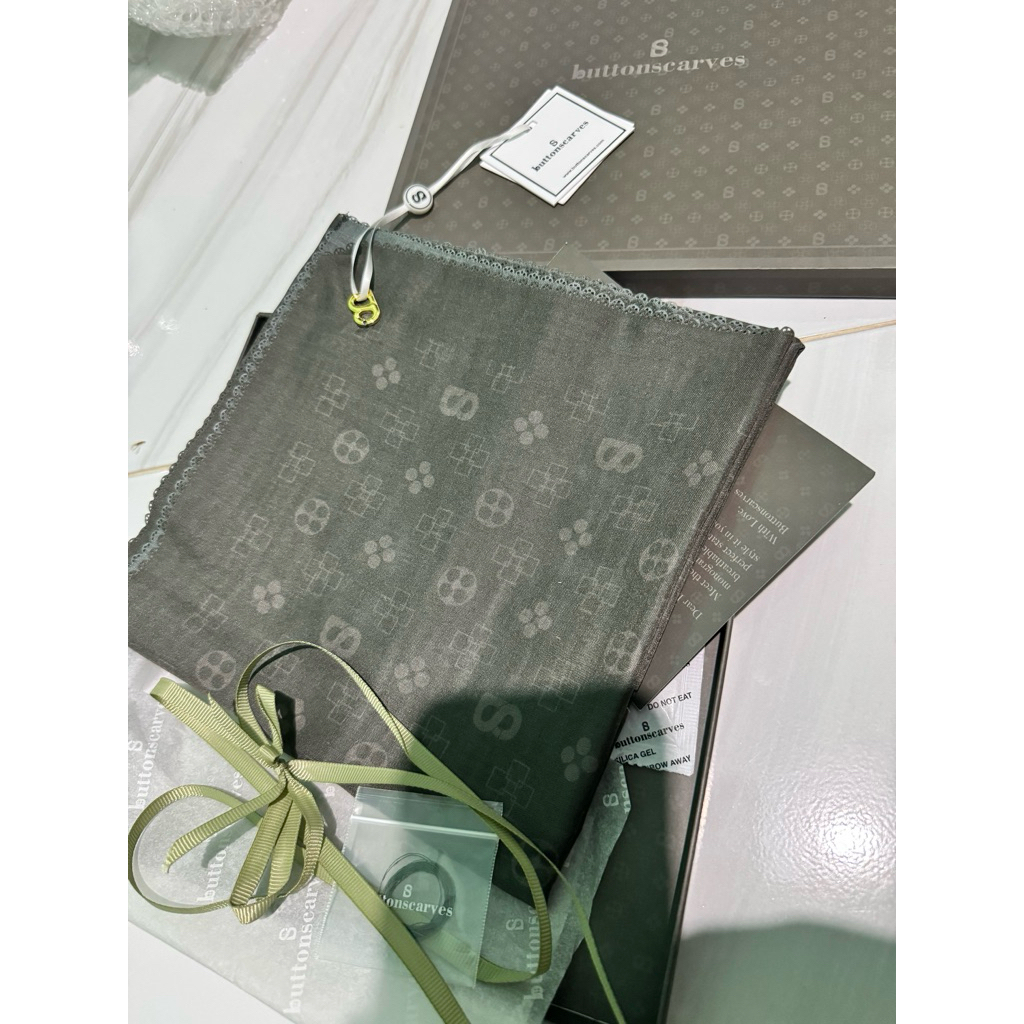 Jual Buttonscarves Scarf Monogram+Box New Segel | Shopee Indonesia