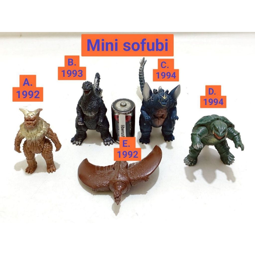Jual vintage toho bandai mini sofubi space godzilla , king caesar ...