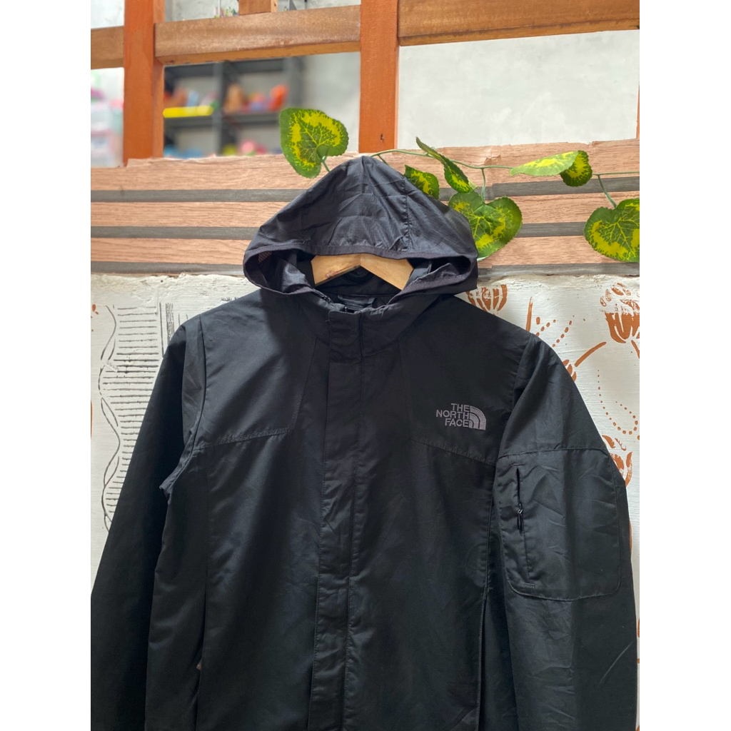 Jual jaket gunung TnF kecee | Shopee Indonesia