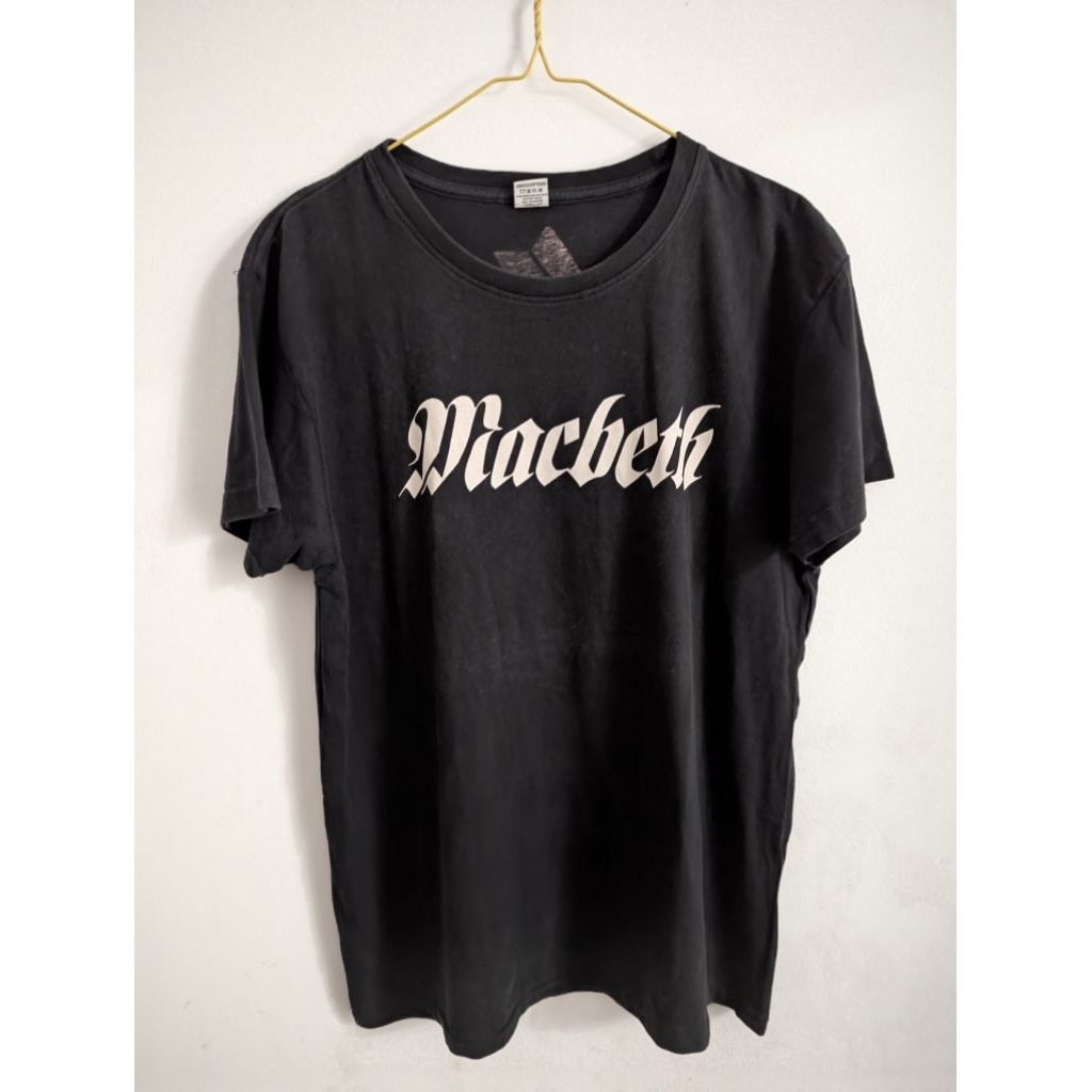 Jual Tees Macbeth Classic Logo (M) | Shopee Indonesia
