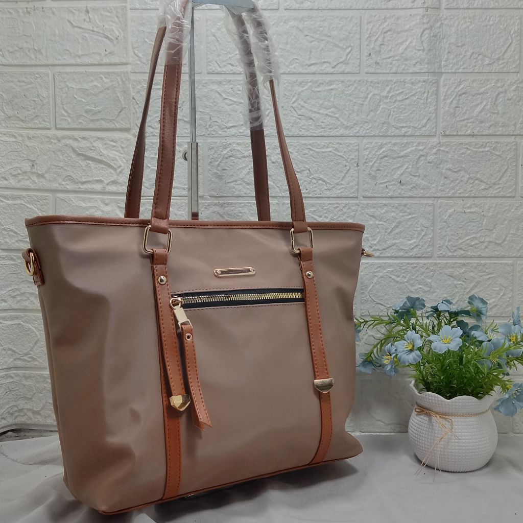 Jual Tas kerja Wanita Elegan dengan Desain Modern dan Tali Bahu yang ...