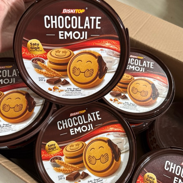 Jual BISKITOP COKLAT EMOJI 12 TIMBA (1 KARTON) | Shopee Indonesia