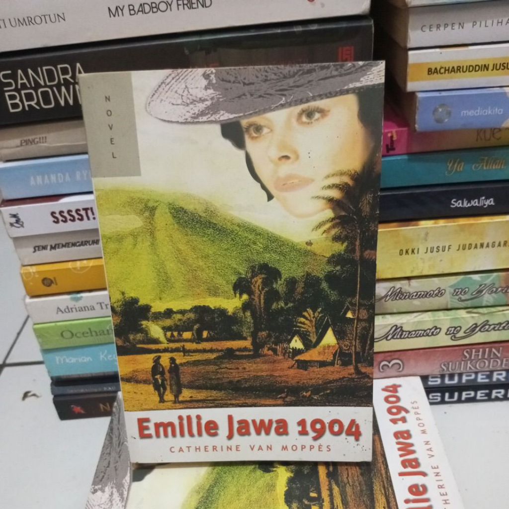 Jual novel Emilie Jawa 1904 - Catherine Van Moppes | Shopee Indonesia