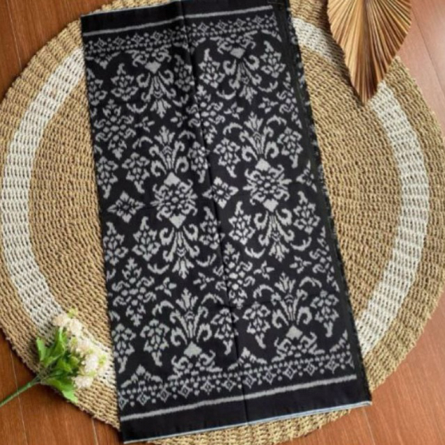 Jual KAIN TENUN ENDEK KHAS BALI MOTIF PATRA MONOKROM GRINGSING | Shopee ...
