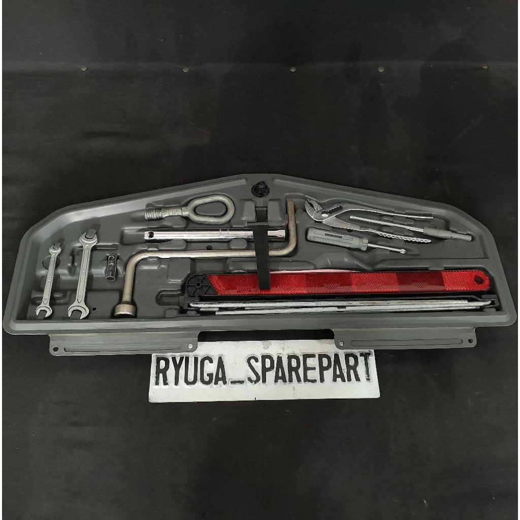 Jual Tool kit Toolkit Box Heyco Set Original BMW E39 Facelift 1180681 ...