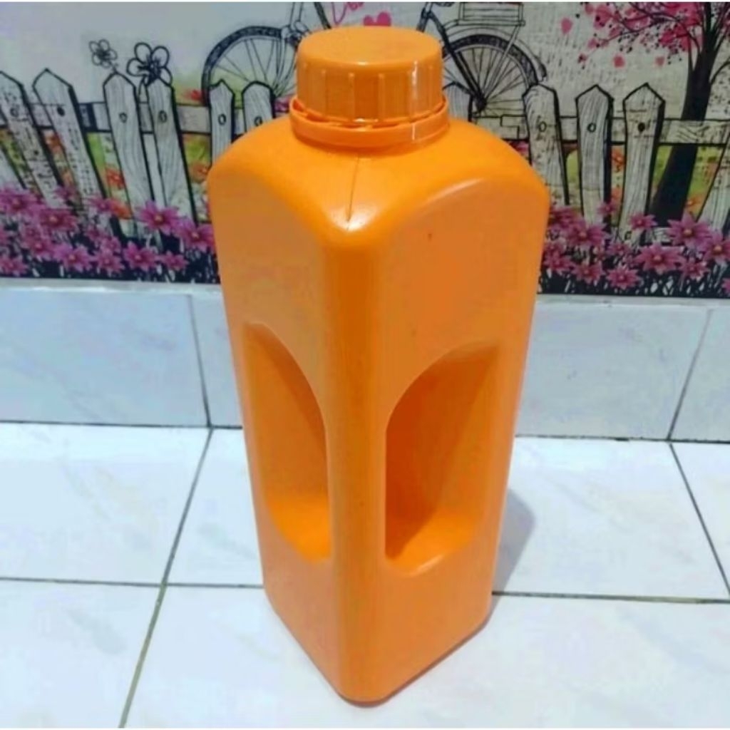 Jual Botol Plastik Bekas/Jerigen Kosong Warna Bekas Sirup (Tinggi dan ...