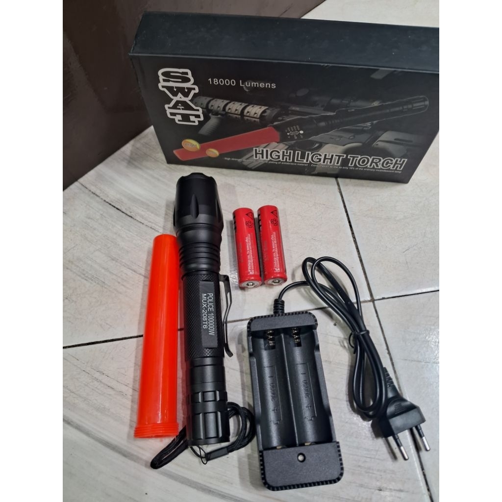 Jual Senter POLICE Swat 100000W T6 18000lumens 2 Baterai Cas paket ...