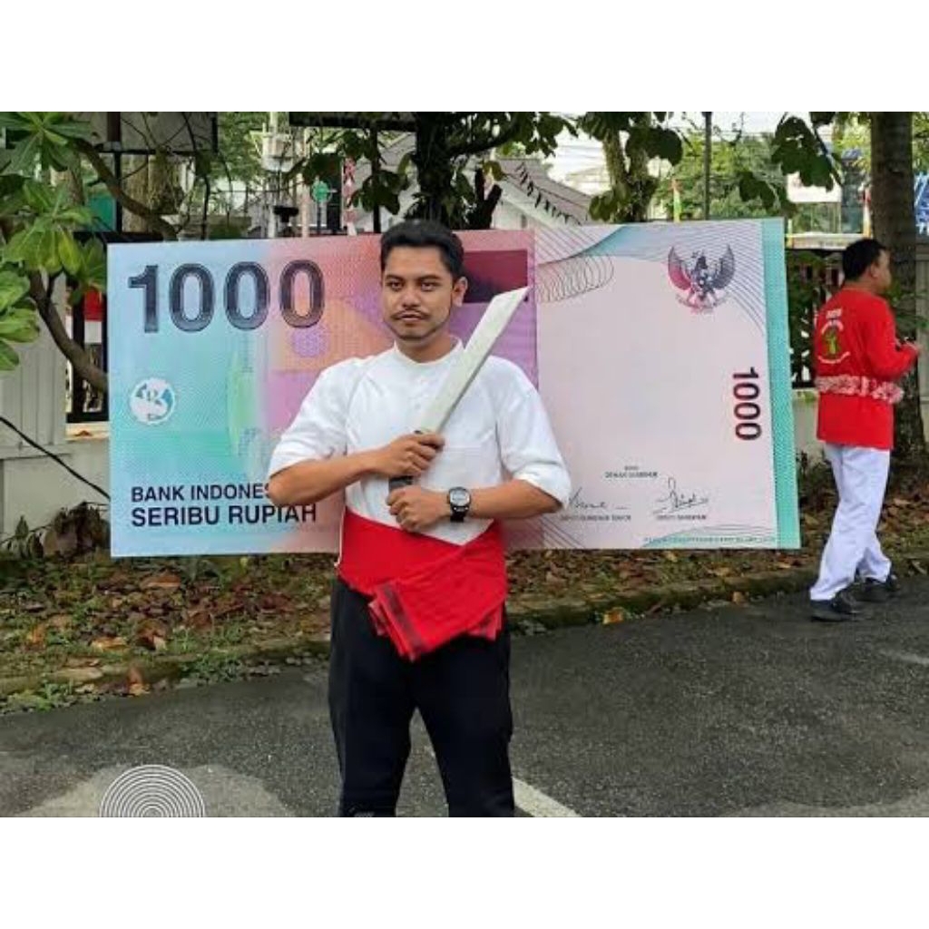 Jual Cetak Uang Seribuan Jumbo cosplay patimura persiapan pawai ...
