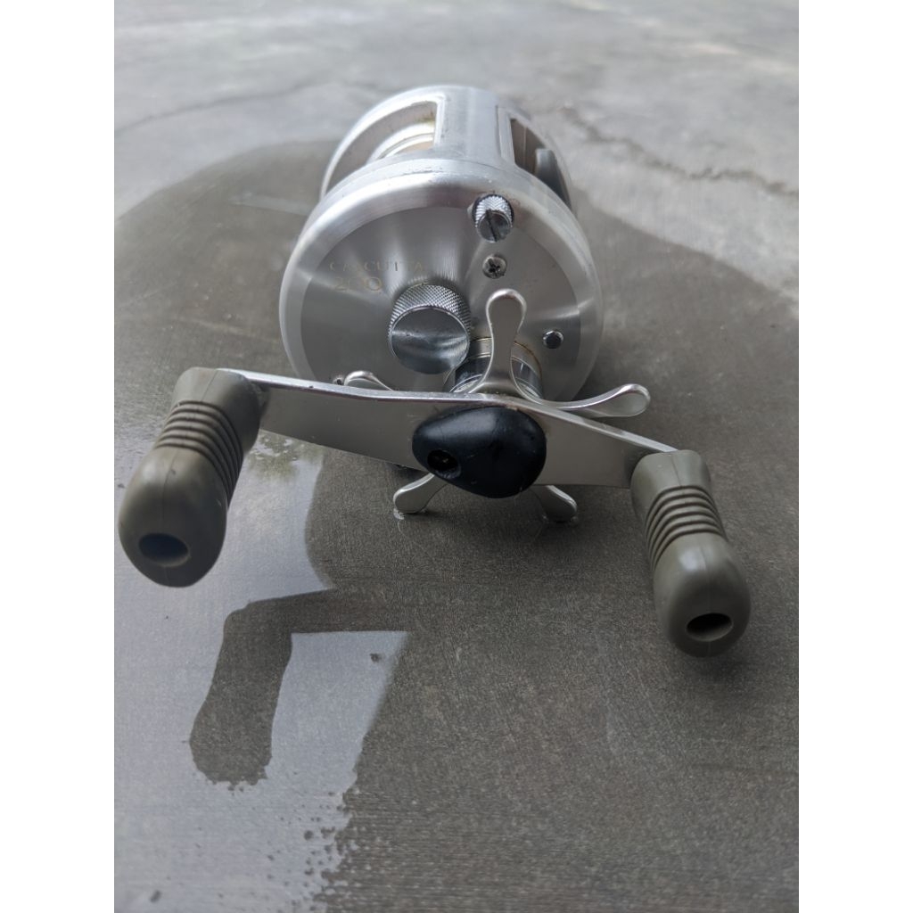 Jual Shimano calcutta 200 bait casting reel Made in japan | Shopee ...
