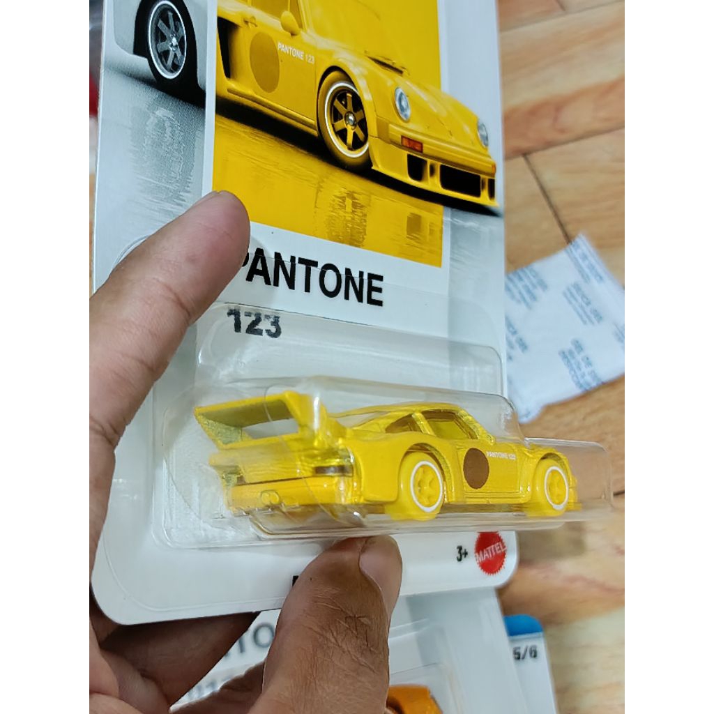 Jual Hotwheels Porsche pantone 934 | Shopee Indonesia