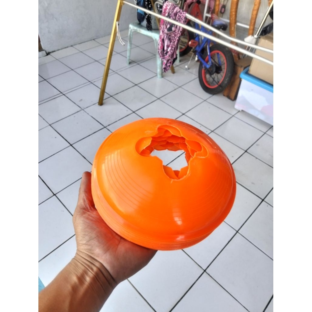 Jual Cone Mangkuk Sepak Bola Oranye - Fleksibel, Ringan, Desain Profil ...