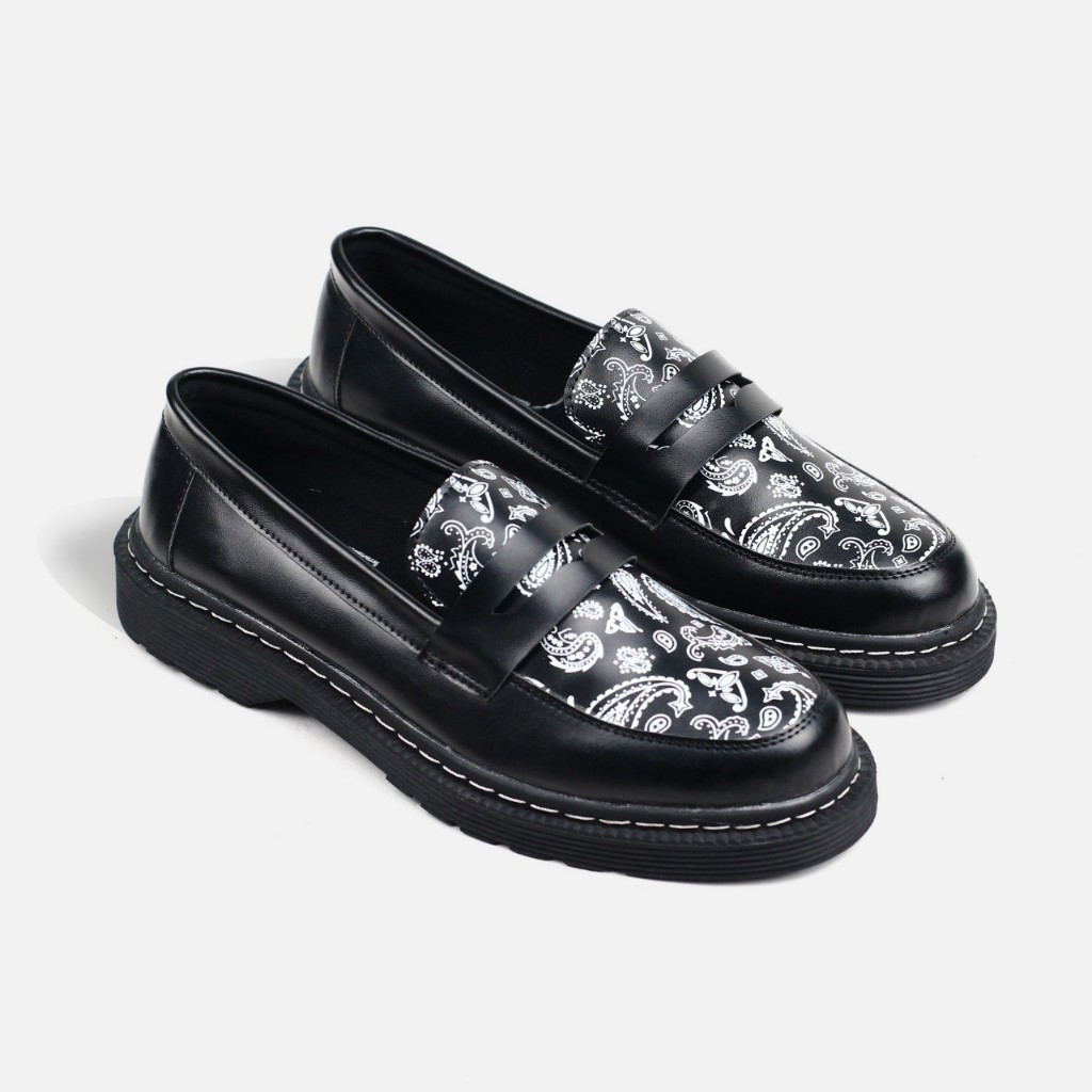 Jual Eleanors - Sepatu Loafers Formal Motif Bandana Scarf Hitam Putih ...