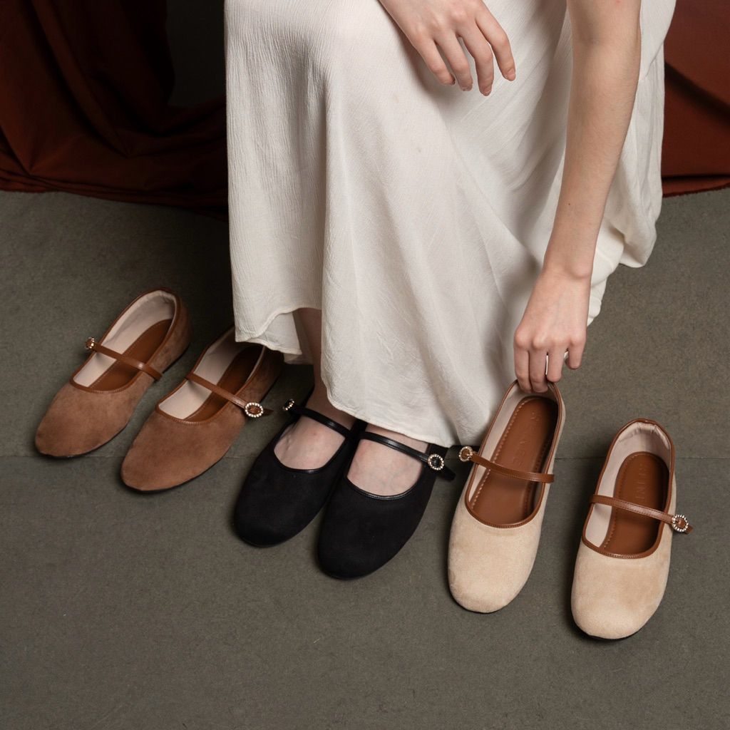 Jual REINEE Myra Flatshoes | Sepatu Bludru | Sepatu Suede | Mary Jane ...