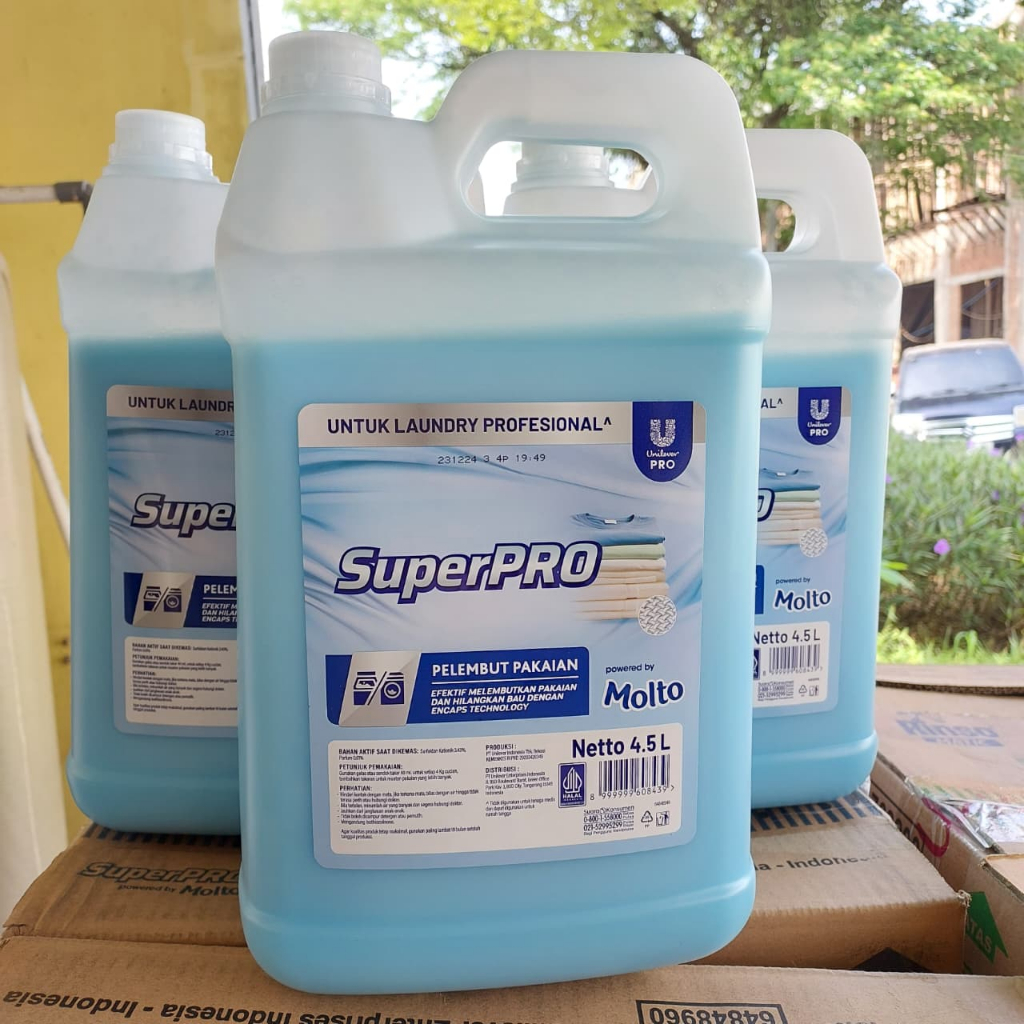 Jual Molto Superpro Softener Pelembut dan Pewangi Pakaian Jerigen 4,5L ...