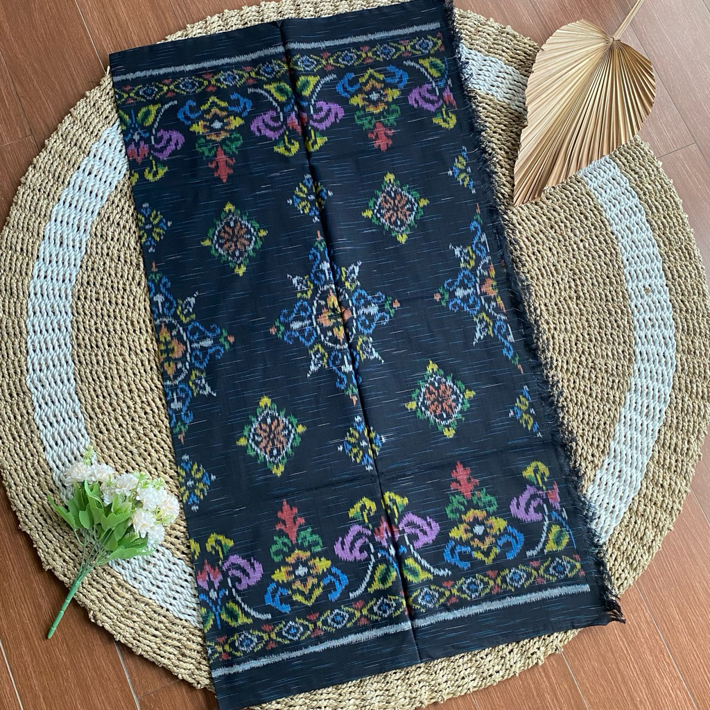 Jual KAIN TENUN IKAT ENDEK BALI MOTIF CAKRA DOUBLE IKAT HITAM GRINGSING ...