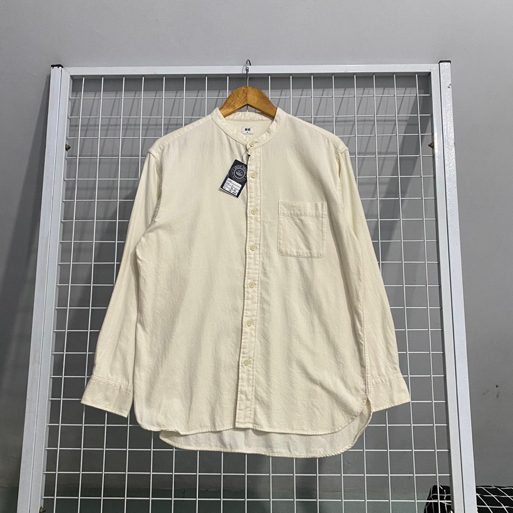 Jual kemeja panjang UNIQLO (M fit L) | Shopee Indonesia